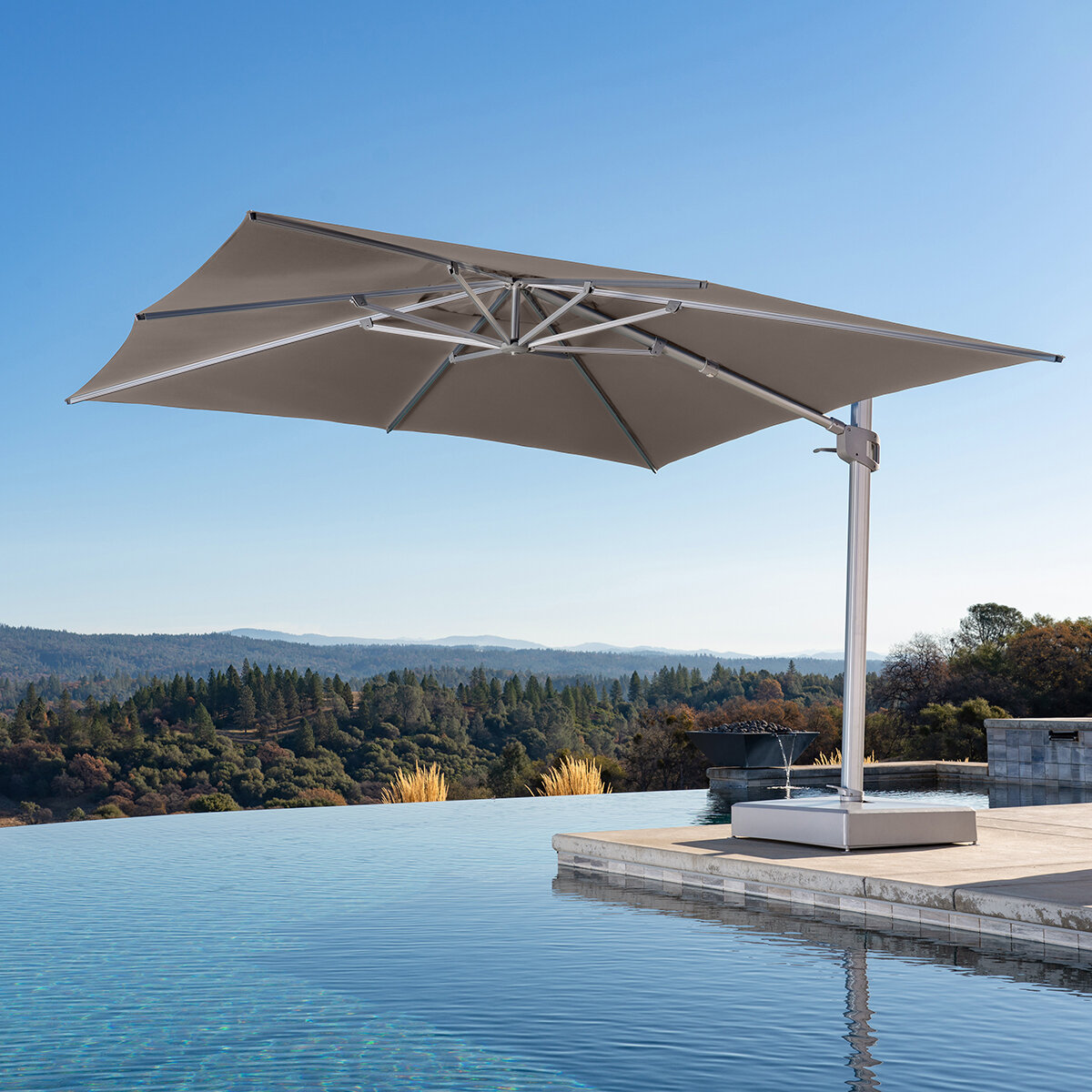 Sunvilla, Sombrilla Voladizo Comercial de 3.6M | Costco M...