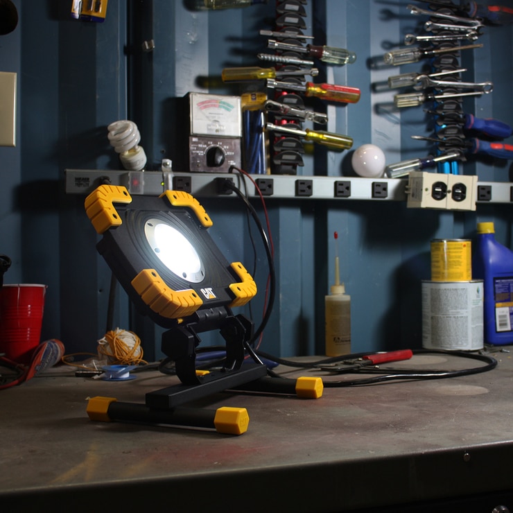 CAT, luz de trabajo LED con soporte | Costco México